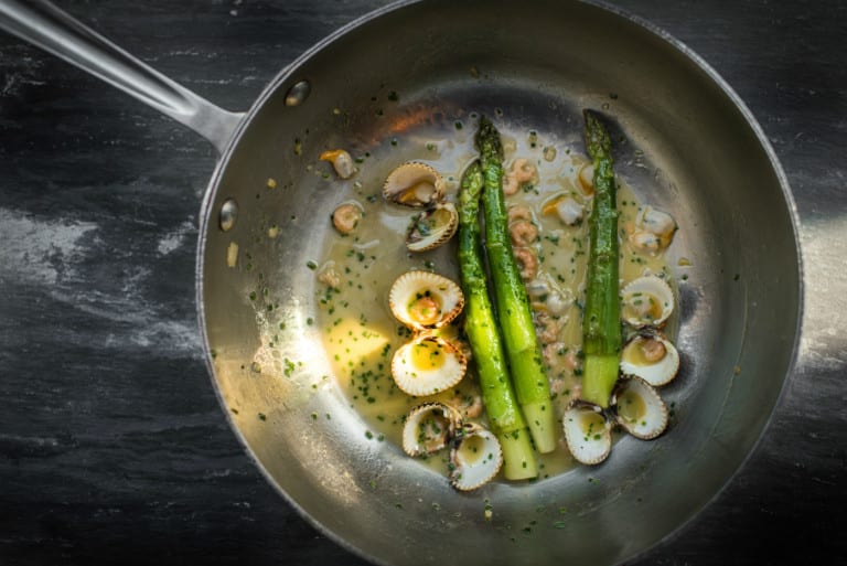 Tom Kitchin recipe: Asparagus and cockles with butter emulsion ...