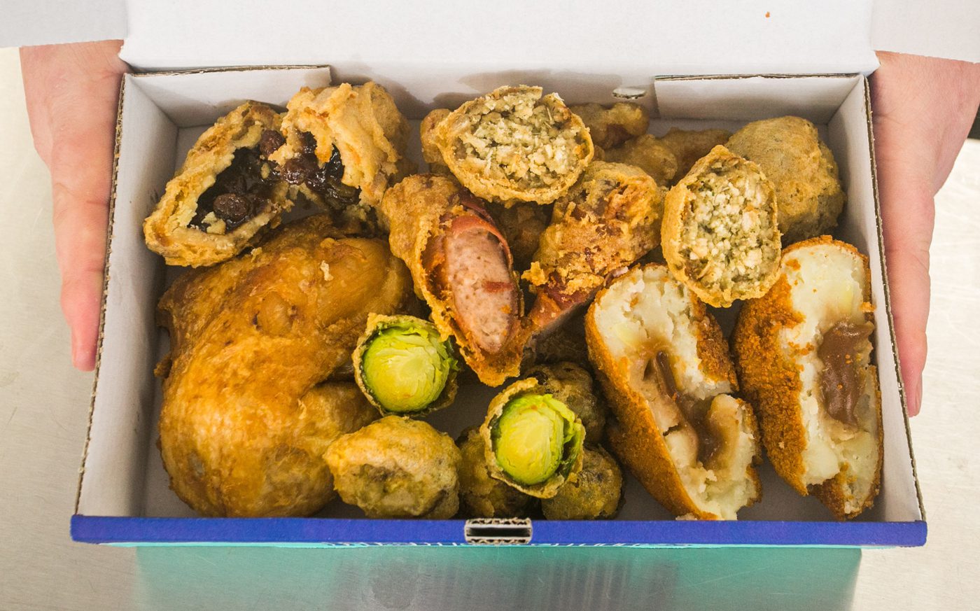Video: chippy creates world's first deep fried Christmas dinner ...